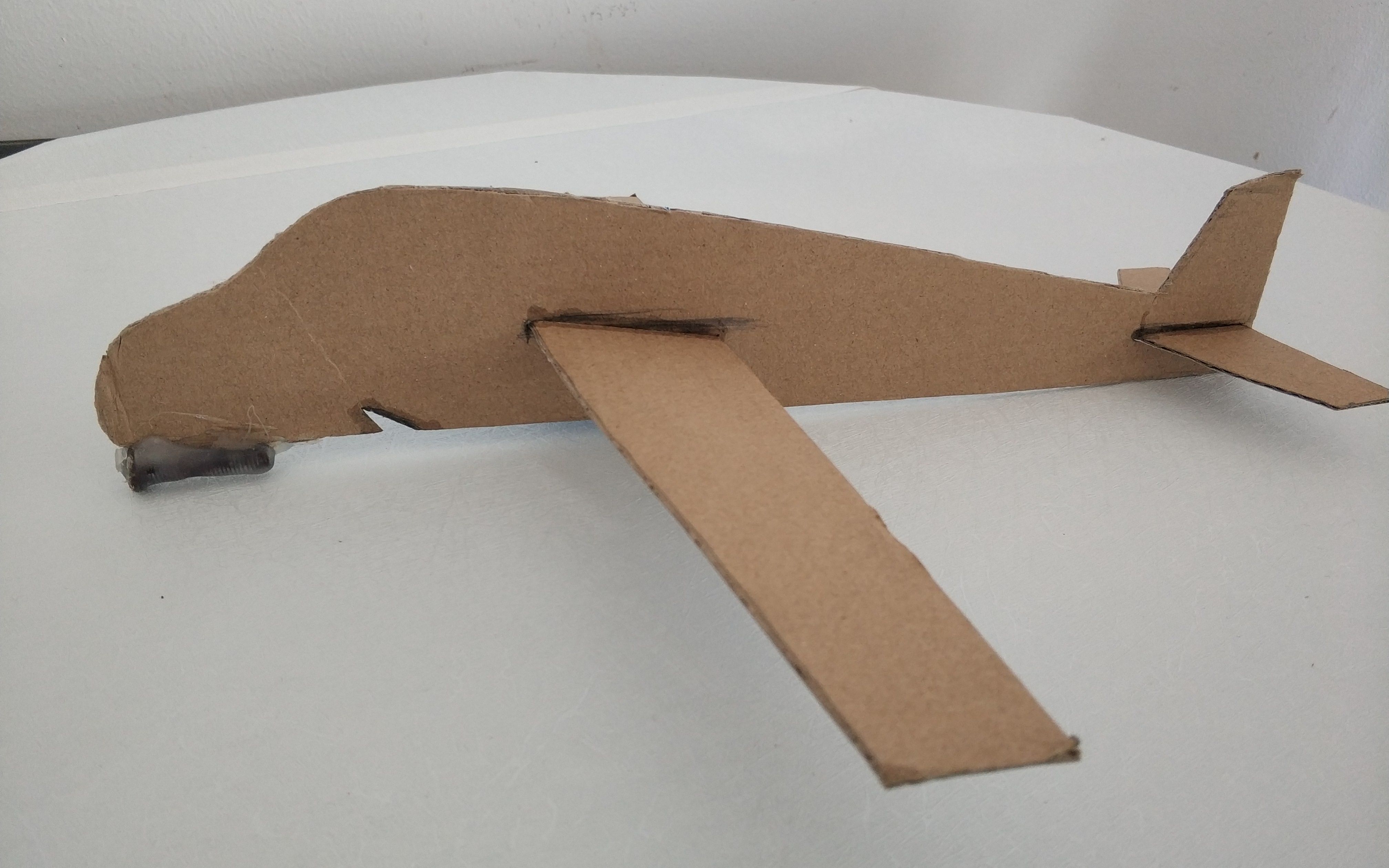 小C两分钟教你用纸板皮筋 DIY制作弹射纸飞机!