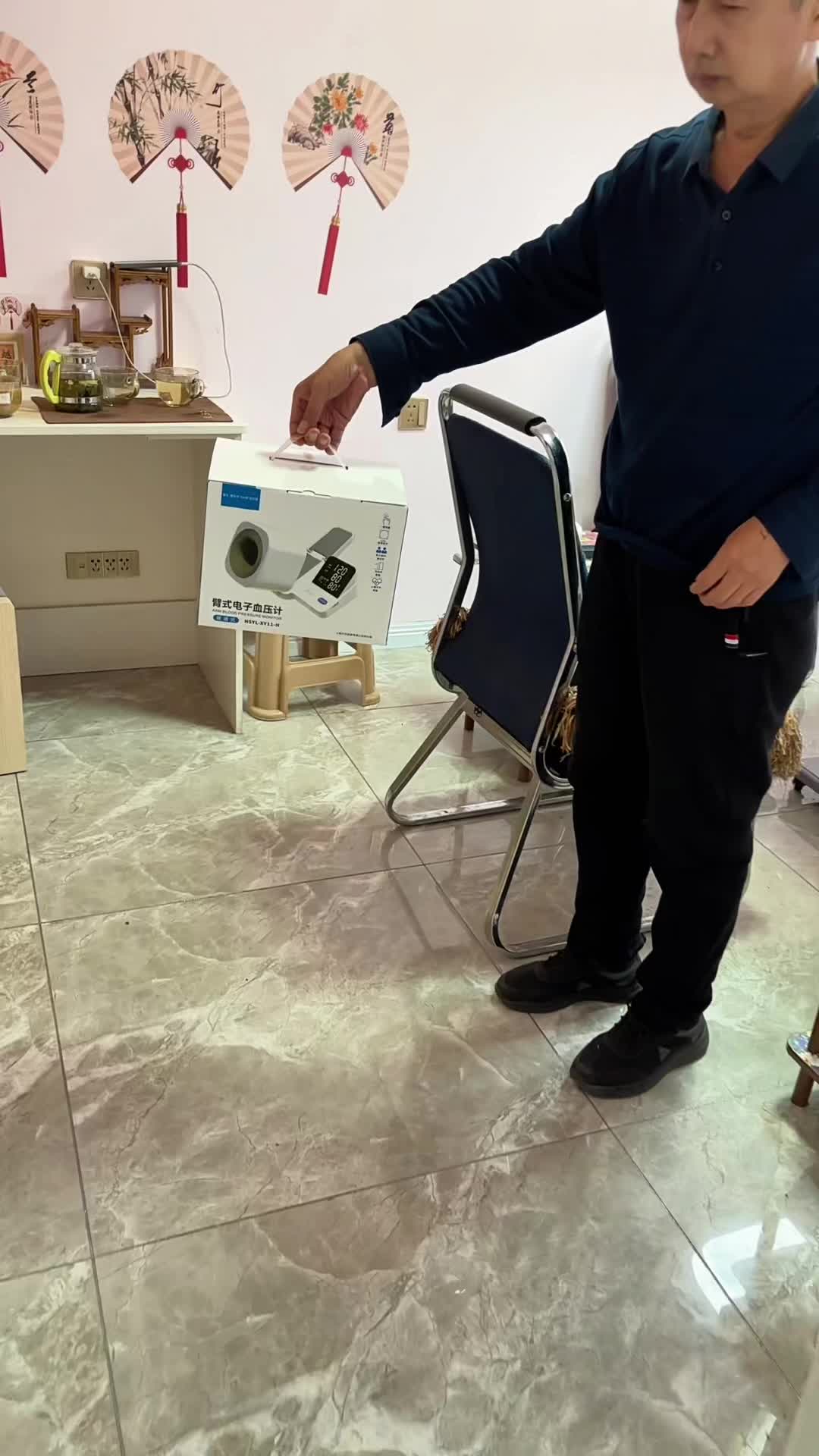 臂筒式电子血压仪 一个人就能操作,用起来很方便。#超便宜超划算