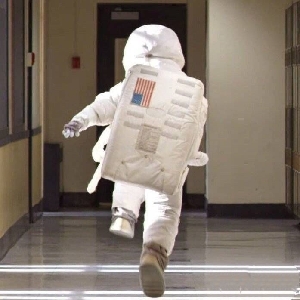 最美的时光在路上丶 