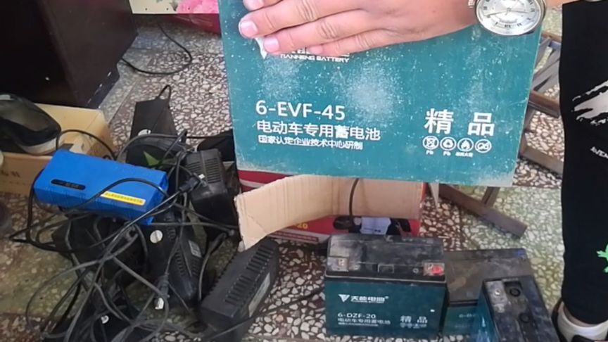 我给大家细说电动车充电器,用对了6年电瓶不用换,用不对一年坏