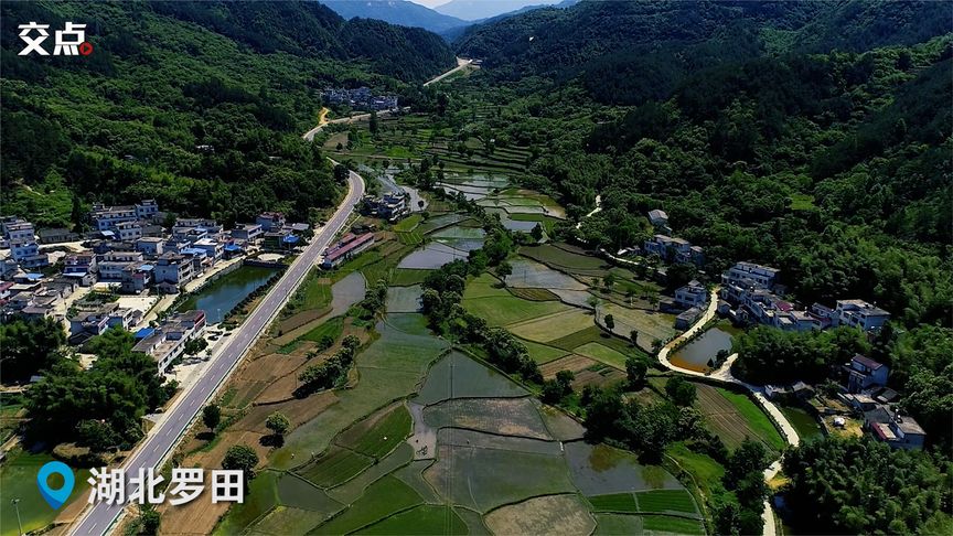 中华大地上全面建成了小康社会,老乡家的交通,怎么样?