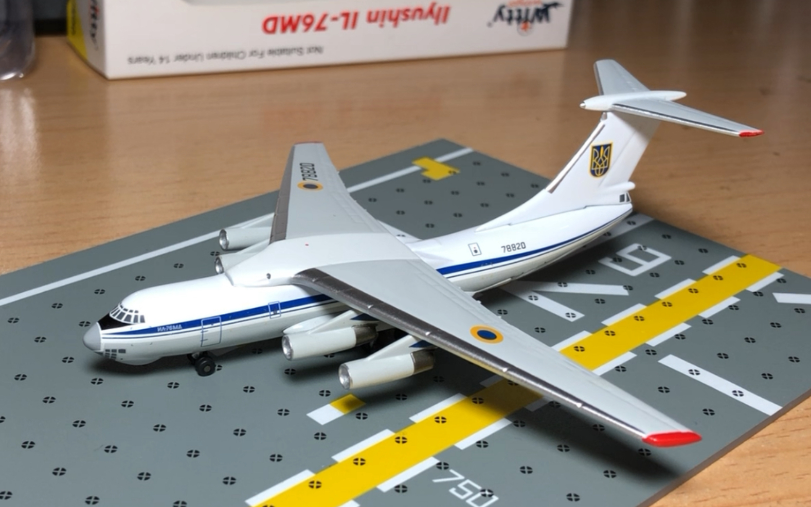 witty 维达 1:400 伊尔76 运输机 合金比例模型 评测 苏俄空军 乌克兰 ...