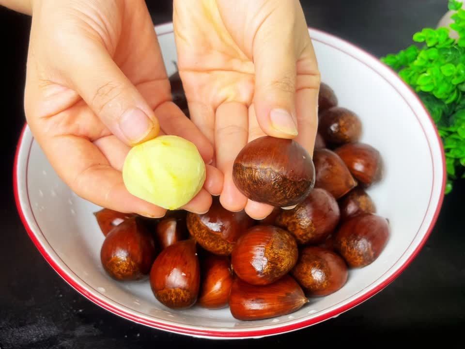 今天才知道,剥板栗去皮不用手剥,只需2秒一个,剥的又快又干净