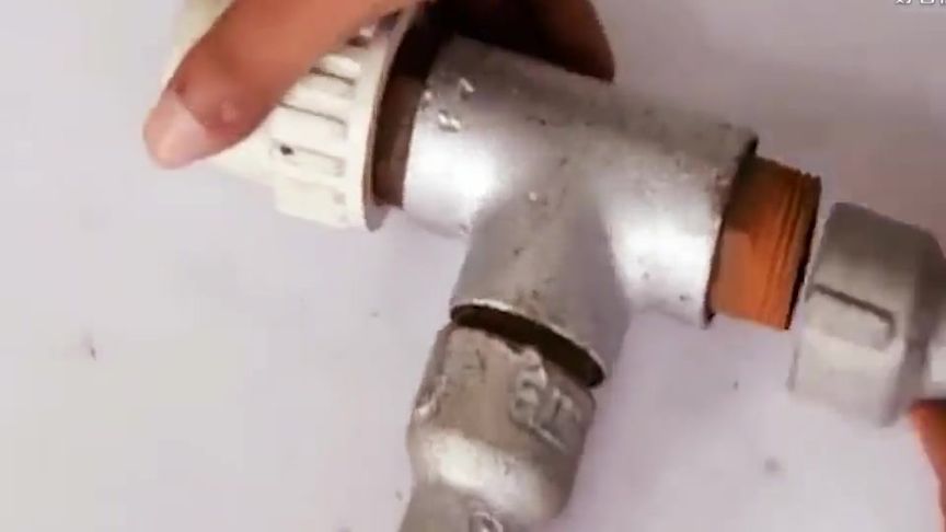 牛人用注射器轻松制作高压水泵,你还记得初中的知识吗?