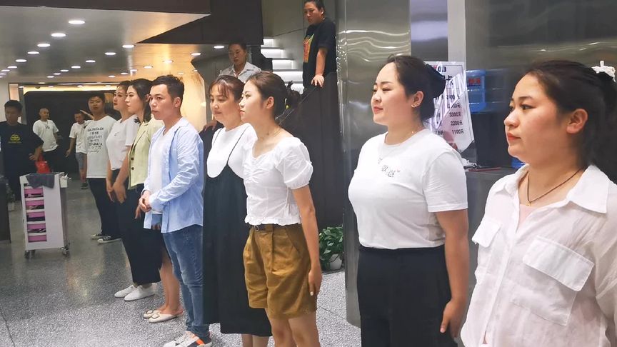 每时每刻 都精进 服务礼仪技术 标准 。打造顾客健康美丽