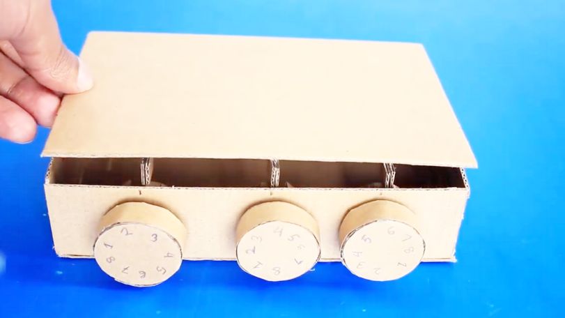 密码锁的原理是啥,牛人用纸板做了一个,这下终于看懂了