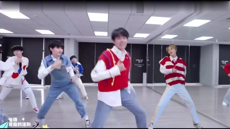 TF三代 蹄子勇闯三比练习室|长大翻跳
