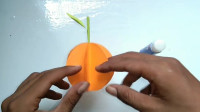 龙凌生活说:用纸张简单制作一个水果的模型,只需不到5分钟时间即可...