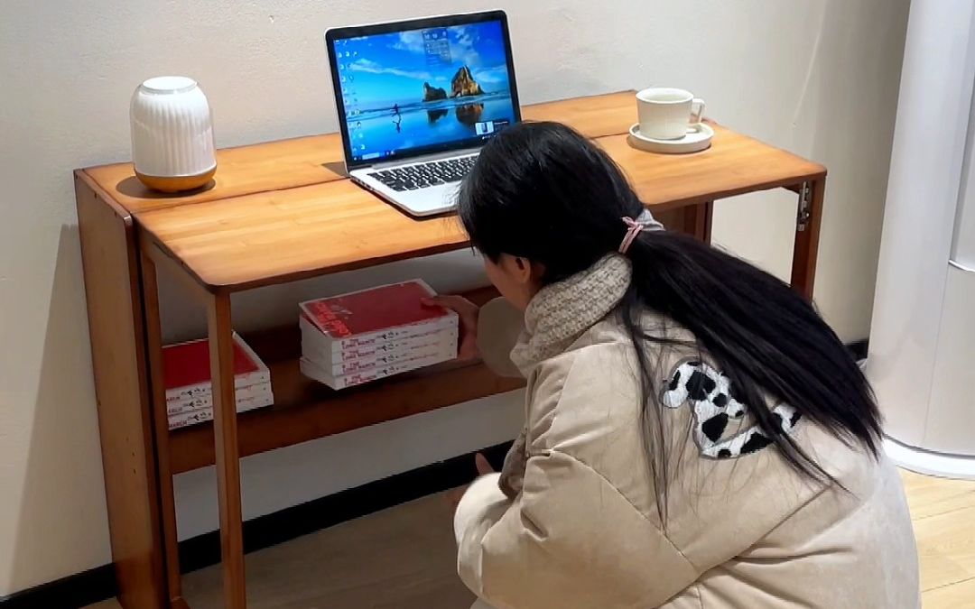 实用性超强的折叠电脑桌,容量大,承重强!