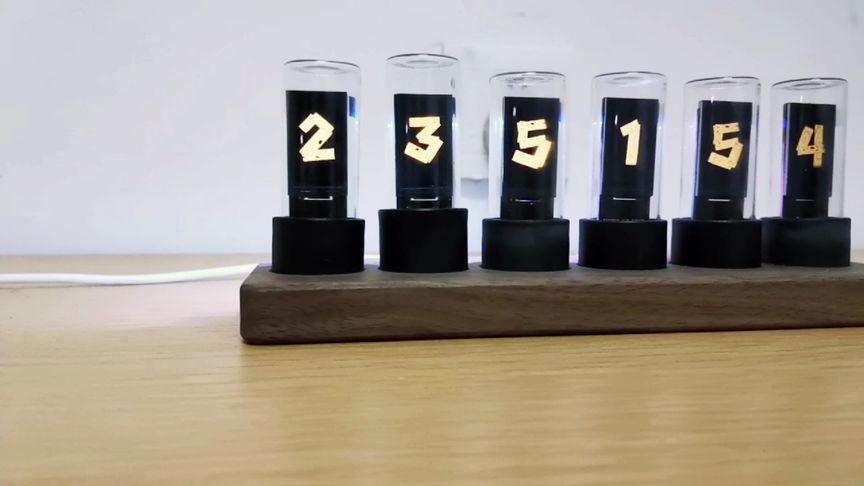 新做的lcd时钟,可以显示自己想要的图片哦