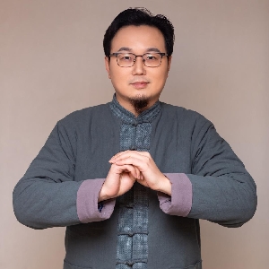 地利学家刘峰榕 