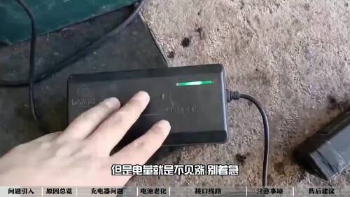 爱玛电动车充电绿灯闪烁别慌!3分钟教你快速排查故障