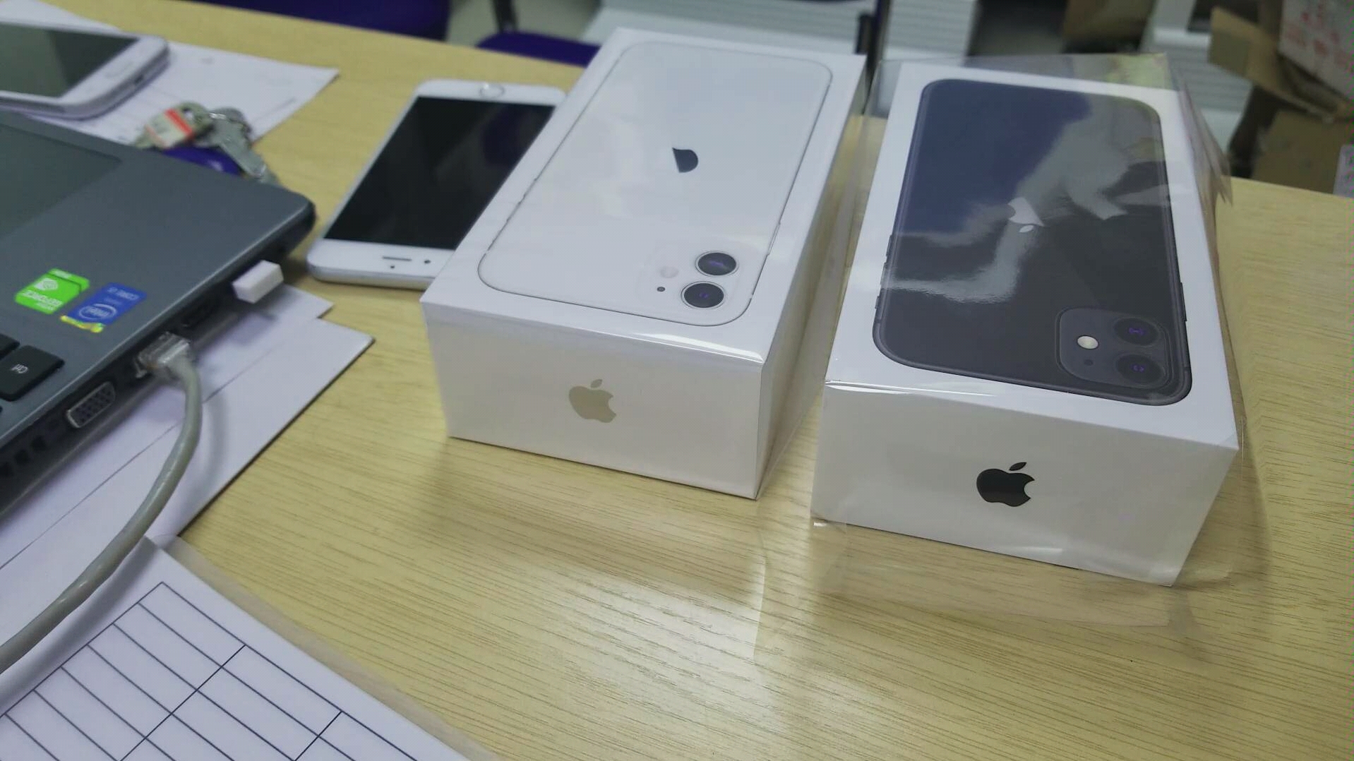 iPhone11开箱,官网和招商银行。居然翻车一台