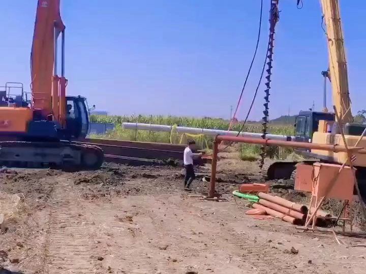 西安鑫金钻榆林钢板桩引孔打桩施工现场