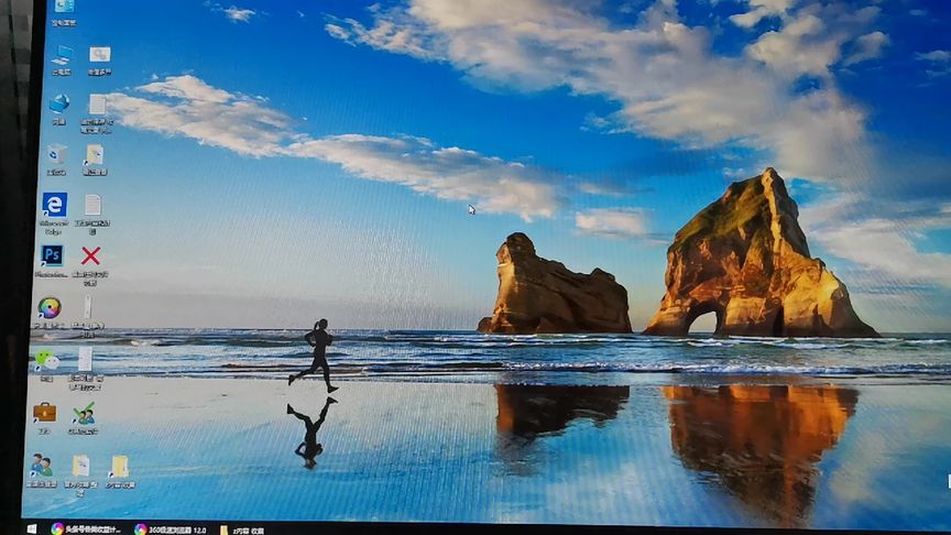 win10可以一次打开两个微信登录窗口,双击鼠标,你学会了吗?