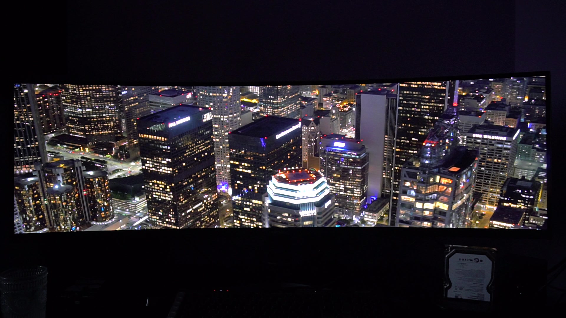 用32:9的49寸超宽带鱼屏炒股是什么体验?看4K视频呢?真香!