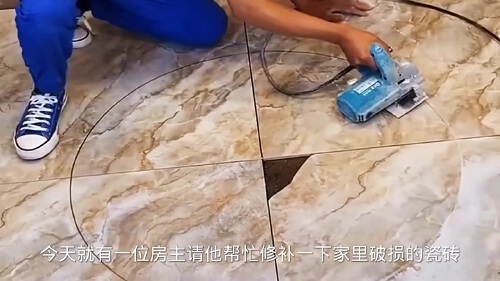 这样独特的破裂瓷砖修复方法你见过吗真是高在民间啊瓷砖修复艺人贴砖