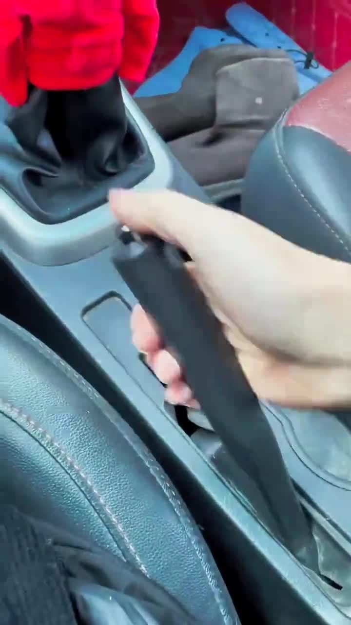 起步先挂挡还是先放手刹,新手司机必看示范! 