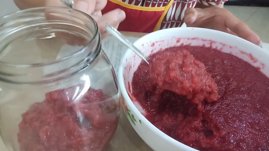 杨梅熟啦,小玉做了杨梅酱+杨梅酒,果酱酸酸甜甜,闻到口水直流