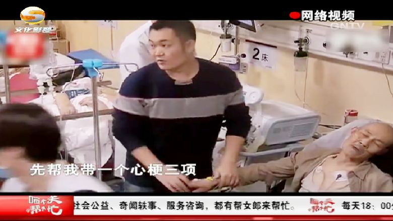 急诊科医生亲自抢救病重父亲,一边瞒家人一边落泪