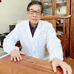 贺菊乔医生 