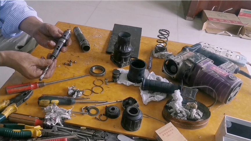 电锤四方套拆装步骤和难点,听老李细说