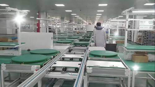 电器工厂实拍倍速链装配流水线工作视频
