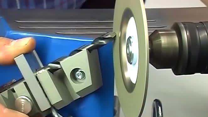 专门用来磨钻头工具,两下就把麻花钻磨得漂漂亮亮,这工具好使