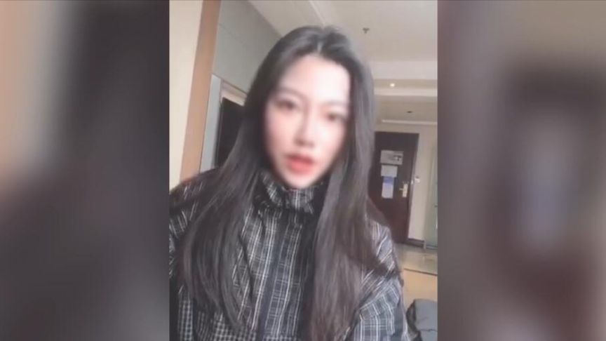 乘客持绿码下飞机遭隔离:航班有湖北籍红码乘客,前后3排被带走