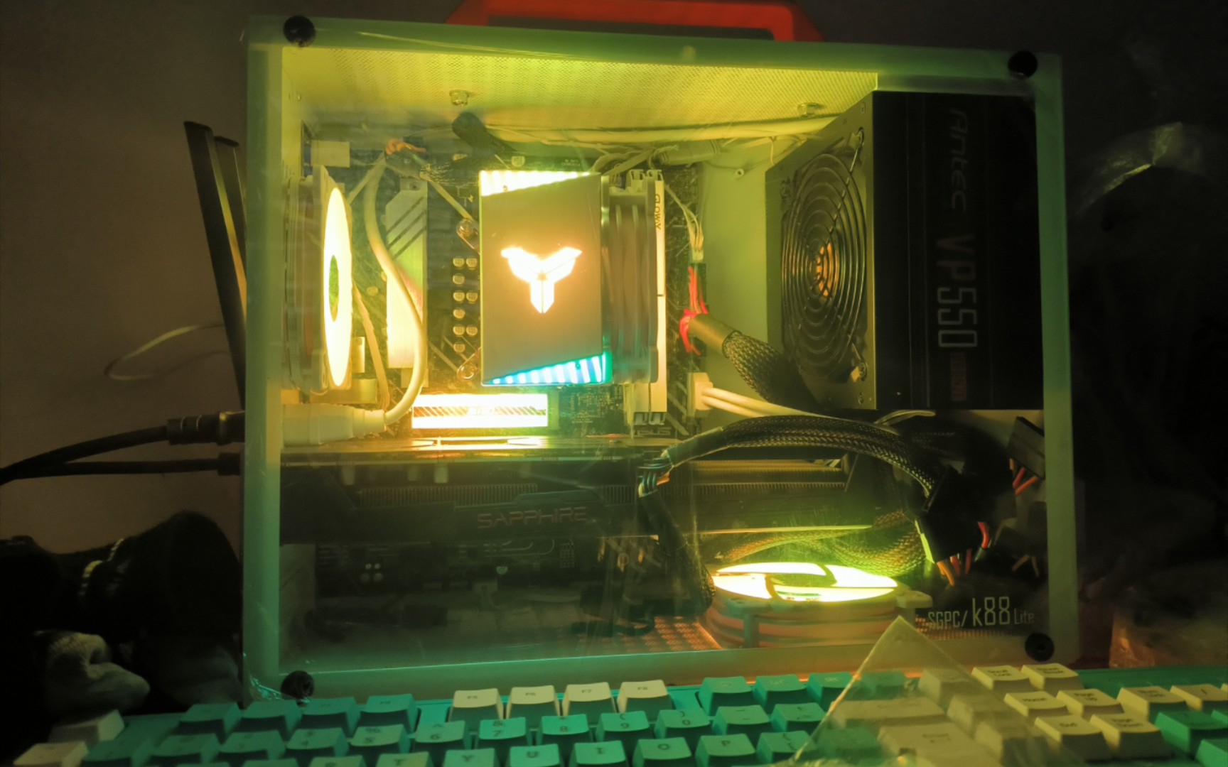 装机看似简单,全是坑。安装无线网卡。