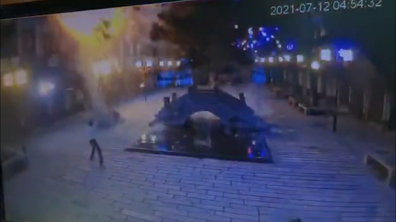 2死4伤!上海奉贤凌晨一液化钢瓶爆炸,监控还原爆炸恐怖瞬间