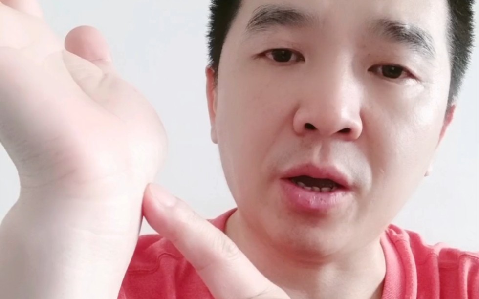 ...是脉搏跳动的地方,一般用细针针刺,就能有很好效果。“脉病治此”。