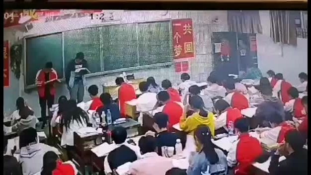 曲靖宣威一教师在教室疯狂殴打学生视频遭曝光