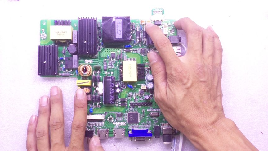 多媒体教学一体机开机黑屏。这次没换配件就修好了