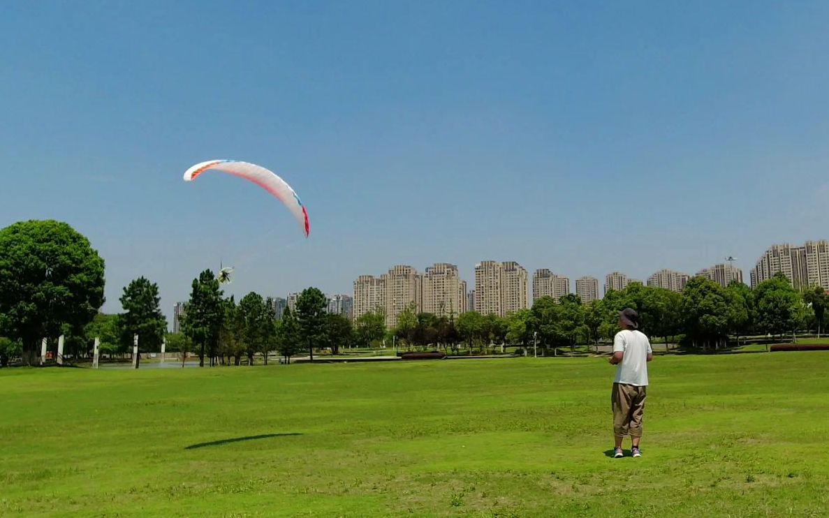 3M翼展双层模型滑翔伞飞行