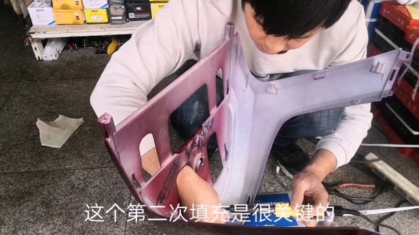 电动车塑料外壳破损了,换个太贵,今天教你个省钱的方法修复原样