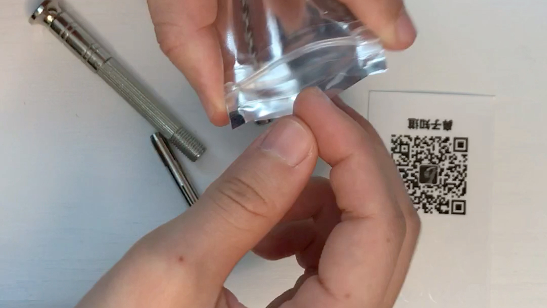 打孔工具的手捻钻怎么安装的?