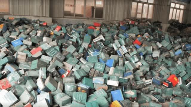 废旧电瓶居然这么值钱!回收都做什么用了?说出来你都.