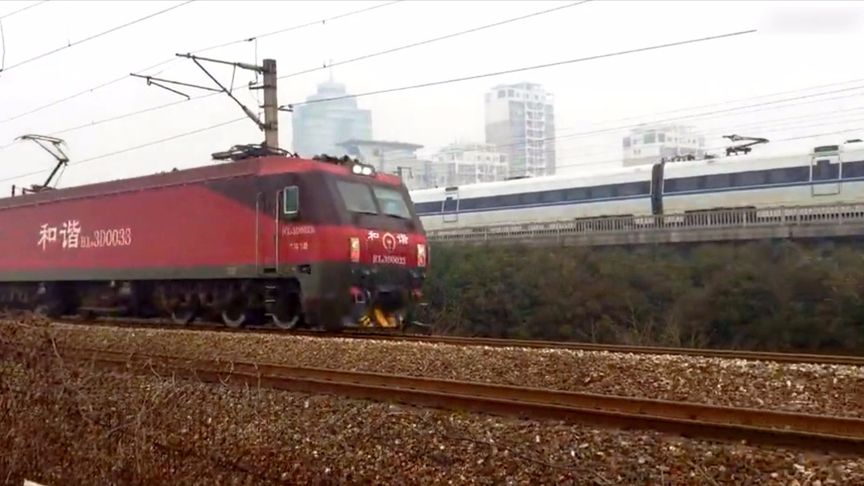 普速Z车遇上D字动车!Z39次直特列车与D2216次在丹阳站会车