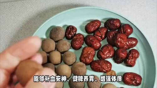 桂圆干搭配枸杞子没想到这么多好处,平时可以把它当茶喝