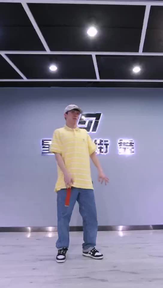 简单机械舞街舞小视频街舞教学基本功solo机械舞视频