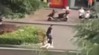 视频:男子拽女子头发拖了一条马路,女子撕心裂肺哭喊救命无人理