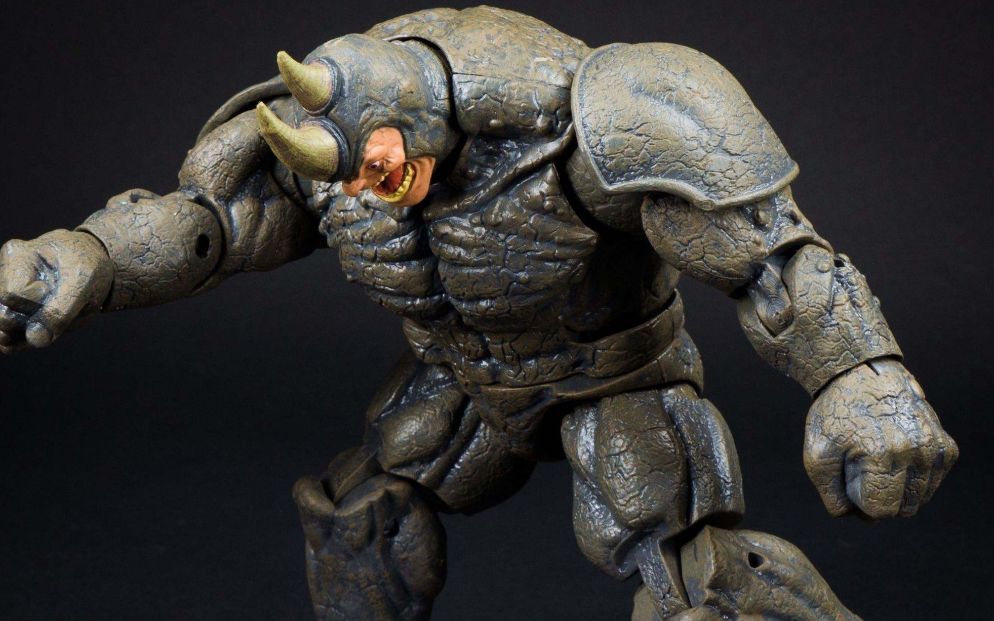 【zbrush教程】犀牛魔兽,在基础的背部铠甲上怎么雕刻出纹理?
