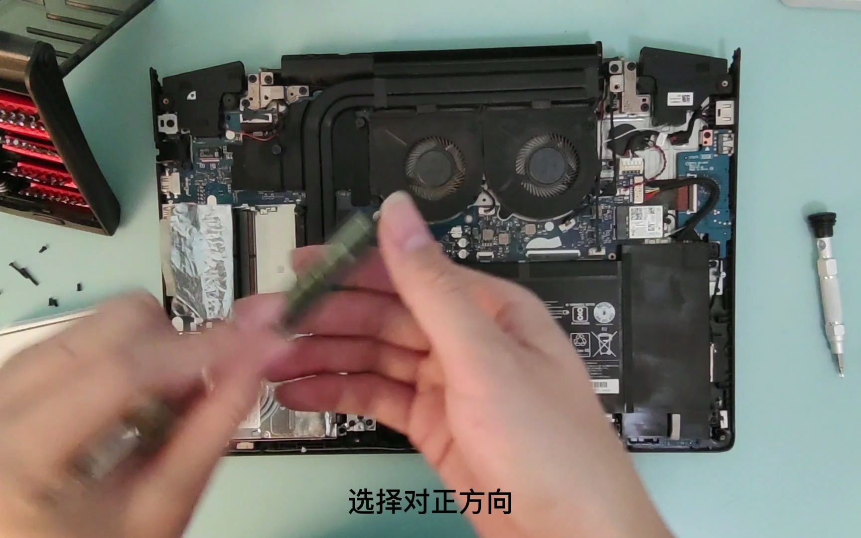 联想Y700更换内存条加装固态硬盘