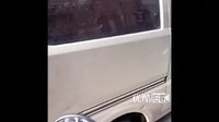 【拍客】被狗咬发病身亡 全镇打狗残忍场面