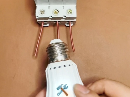 380V如何点亮220V灯