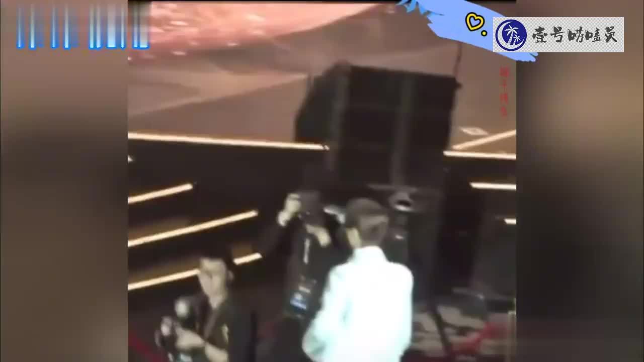 肖战王一博:微博之夜双视角,无声的互动。