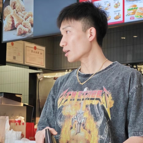 一见钟秦先生 