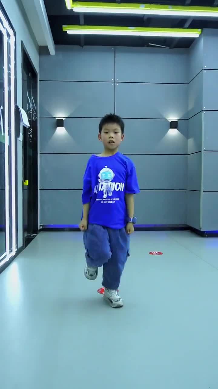 #少儿街舞 #努力孩子会发光 基础脚步教学#hiphop #自信快乐的孩子