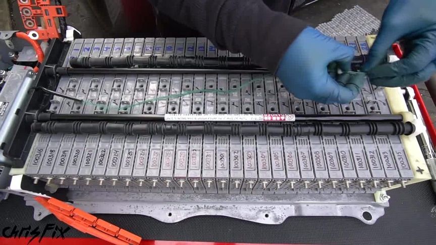 04-09款丰田普锐斯更换混合动力电池教程